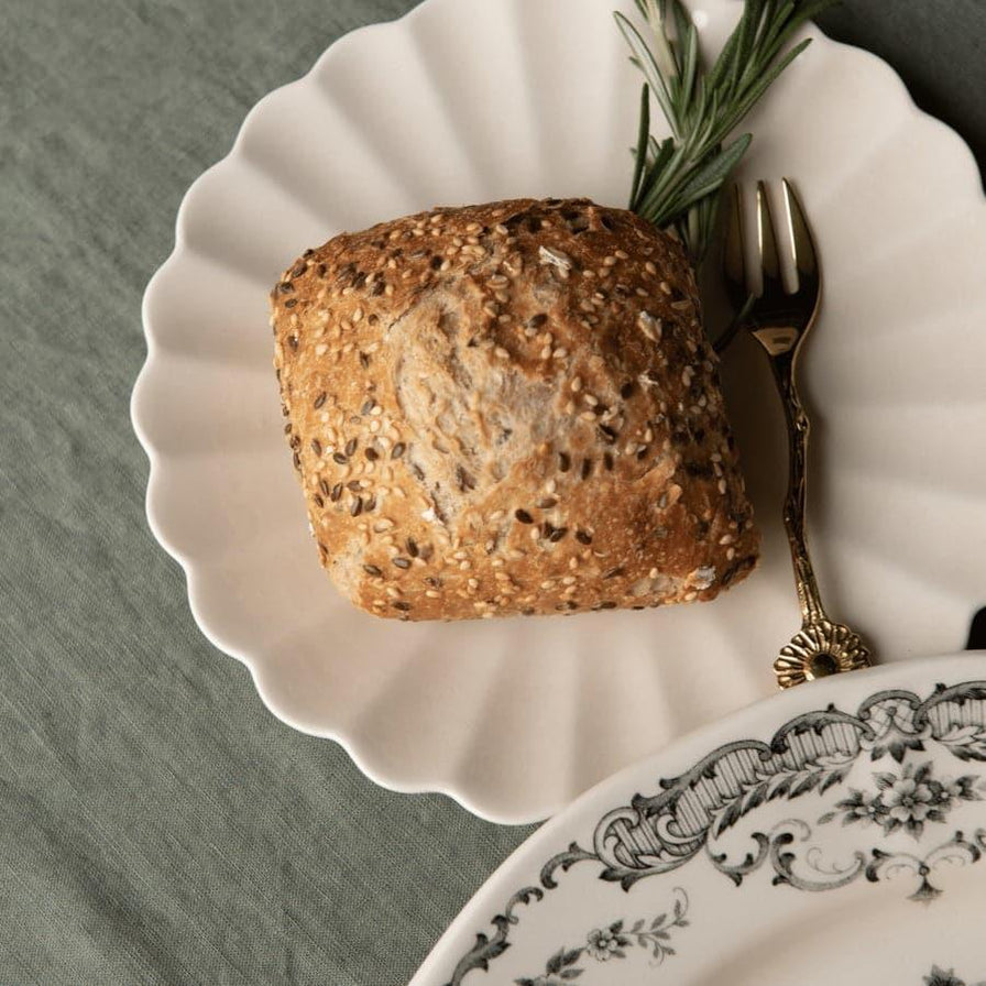 ontbijtbord oyster 20cm sand mateus — FOODIES IN HEELS